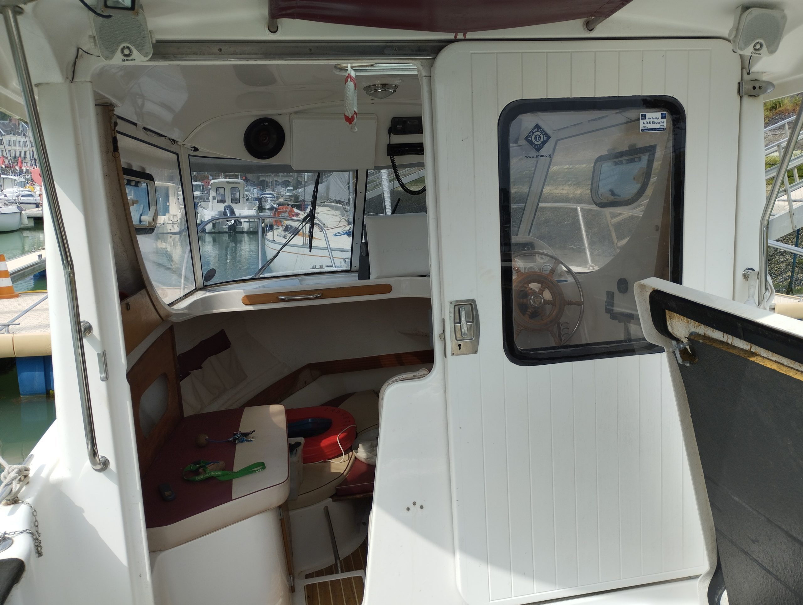 ARVOR 250 AS - Bateau moteur occasion Albatre Plaisance Normandie ...
